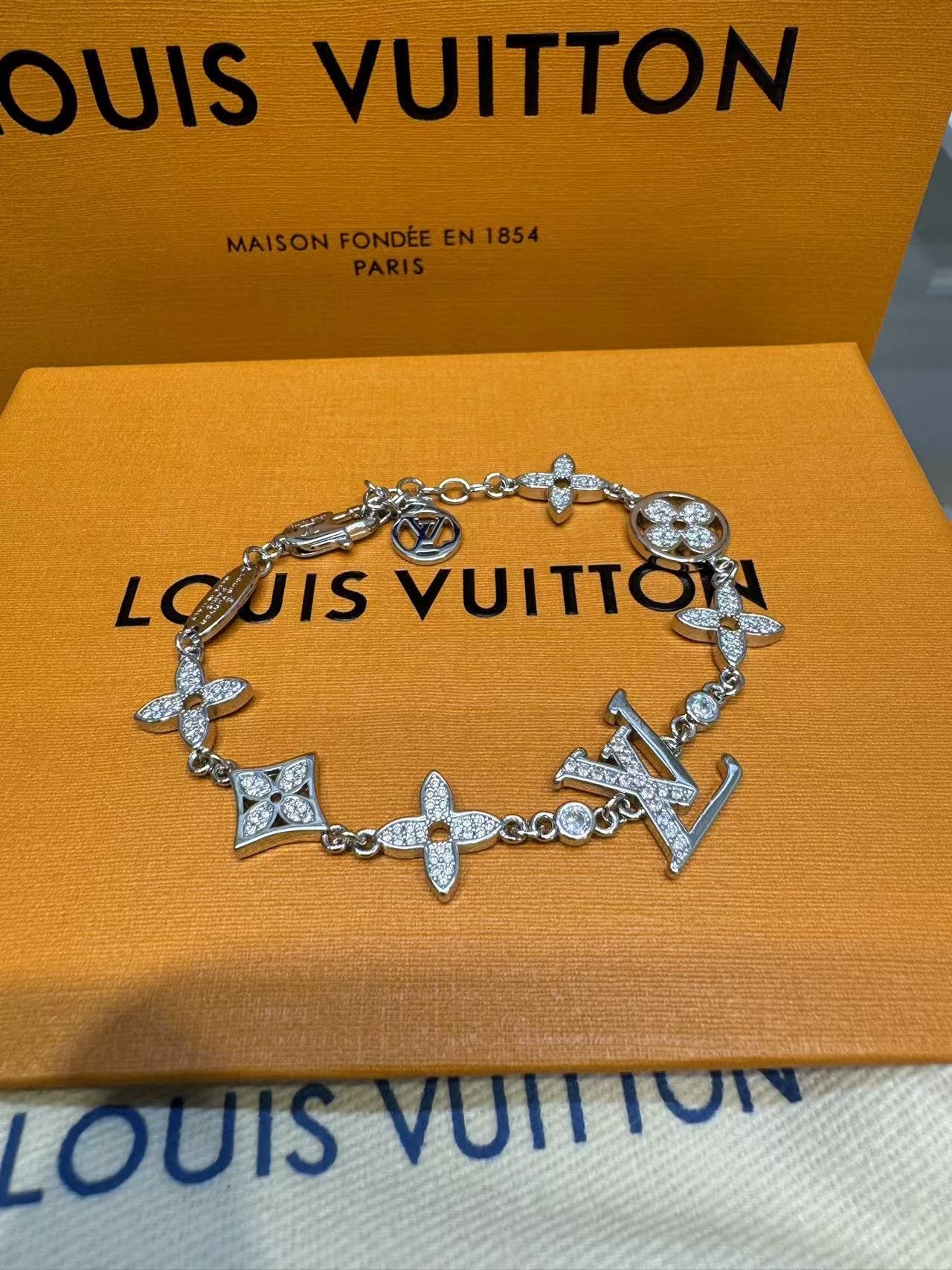 Louis Vuitton Bracelet - MassToneUS